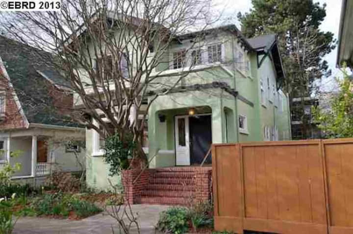 Elegant Spacious Home, A+ Location - Berkeley, CA