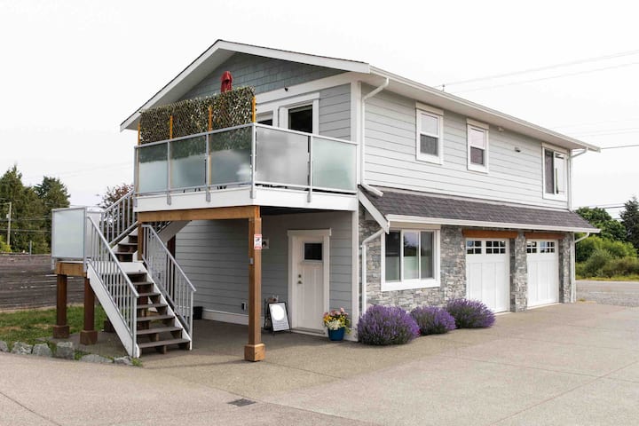Ocean View Guest House: Beach And Trails - Comox