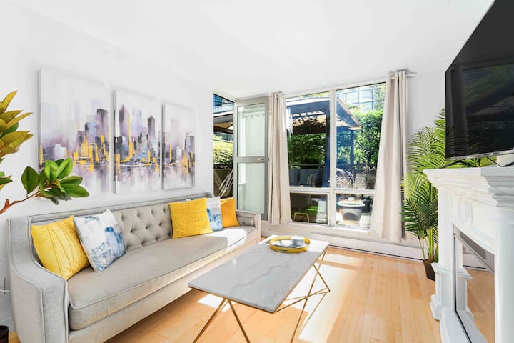 Outdoor Living In Coal Harbour - Secure Parking - Vancouver