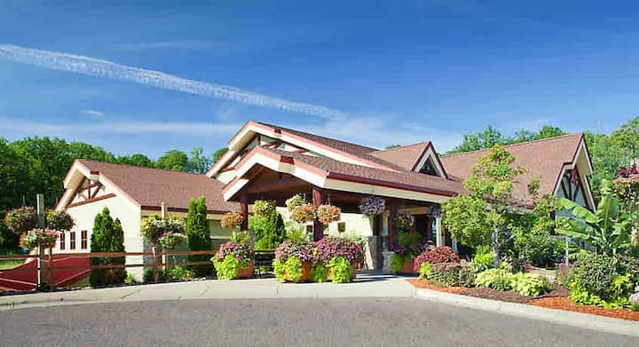Resort In Christmas Mountain 2bed2bath Jul25-27 - Wisconsin Dells, WI