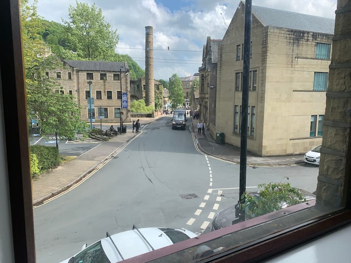 Quiet Central Retreat! Patio, Fireplace & Tv Bed. - Todmorden