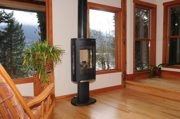Sunny, Lakefront, Private Guesthouse - Nelson