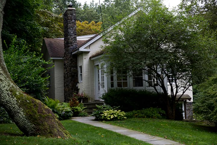 Cozy Art Inspired Home, In A Natural Setting - Westchester County, NY