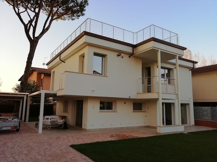 Villa Claudia In Lido Di Camaiore Zona Benelli. - Marina di Pietrasanta