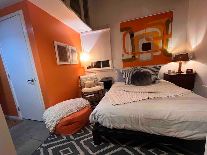 The Rabbit Hole - Tropical Poolside Retreat - Sunset Beach, Pacific Palisades