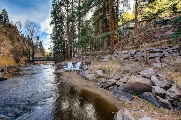 Timeless 100 Yr Old Creekside Cabin Near Red Rocks - Evergreen, CO