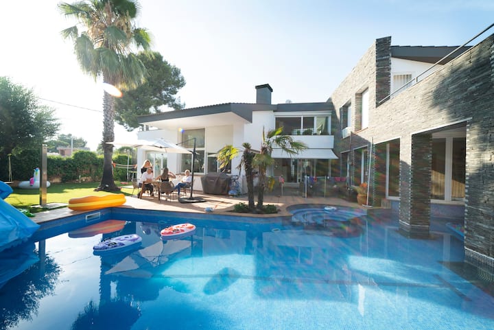Luxurious Villa In Barcelona With Pool And Gym - Rubí