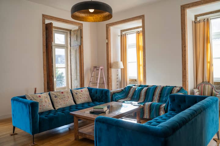 Historic 4br Flat By Cathedral With Elevator - Lisbon