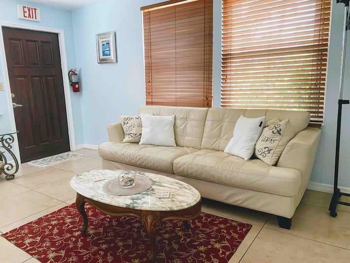 Downtown Melbourne Bungalow - Melbourne, FL