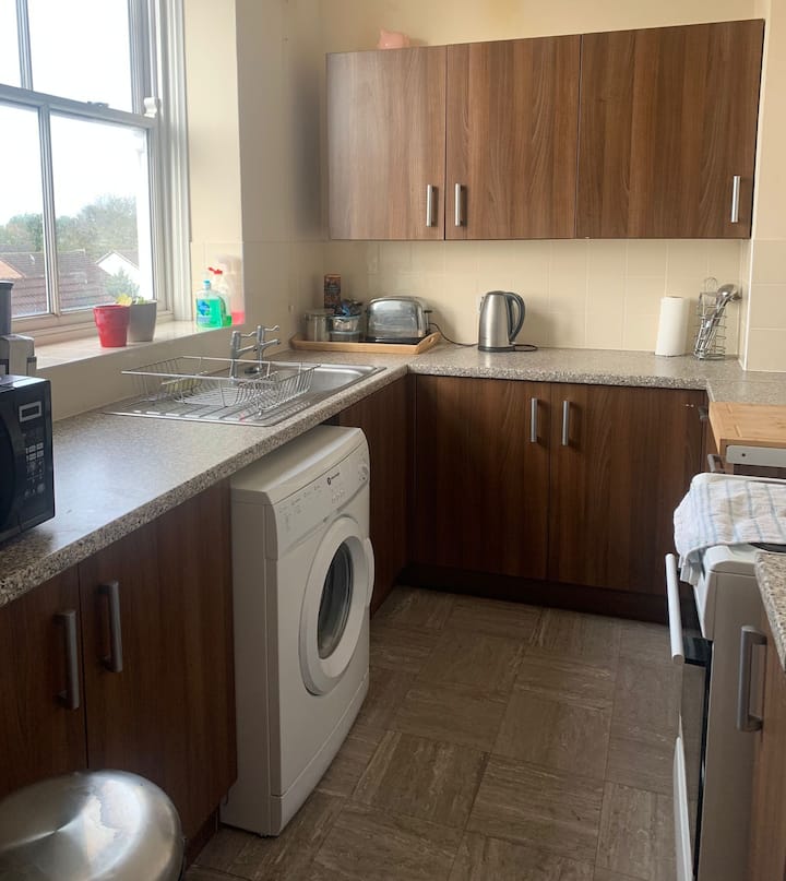 Top Floor Apartment With 2 Double Bedrooms - Liverpool, UK