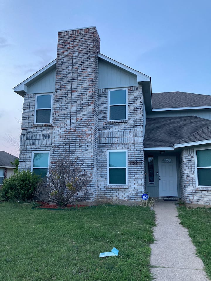 This Is A Huge Great Spacious Home For The Family - Lancaster, TX