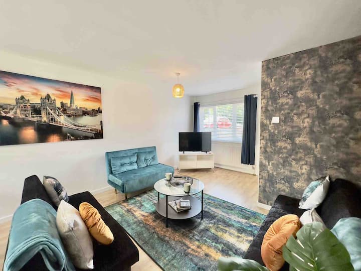 Capri 13 Sa- Nice ’N’ New, Close To Uni And M1/j23 - Loughborough