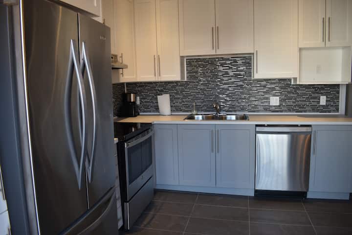 Gorgeous 2bdrm, Fast Wifi -25% Off Stays 32 Days+ - Montréal, QC