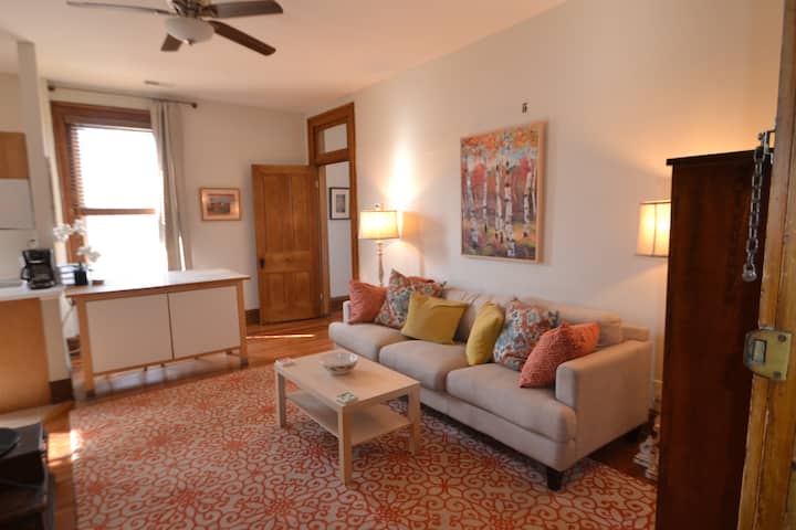 C-3 Clifton Near/ Northside Spacious 2-bedroom - Cincinnati, OH