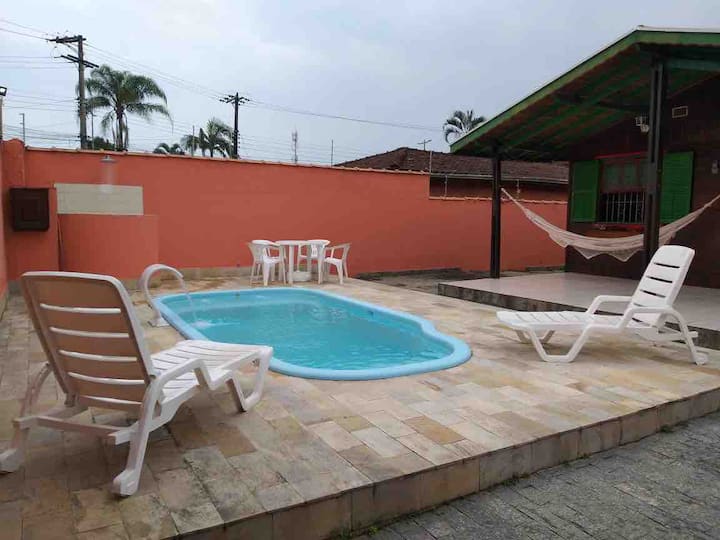 Casa Com Piscina E Ar Condicionado A 1km Da Praia. - Caraguatatuba