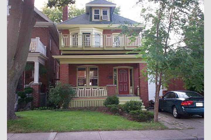 Sunny Upper 2 Bdr Unit In Newly Renovated Duplex - 해밀턴