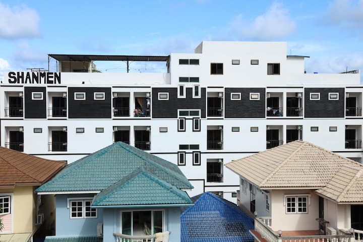 Roomquest Phuket Patong Beach - 빠똥