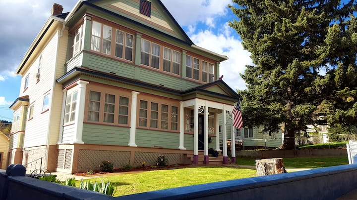 The Deadwood House   Located In Town - Deadwood, SD