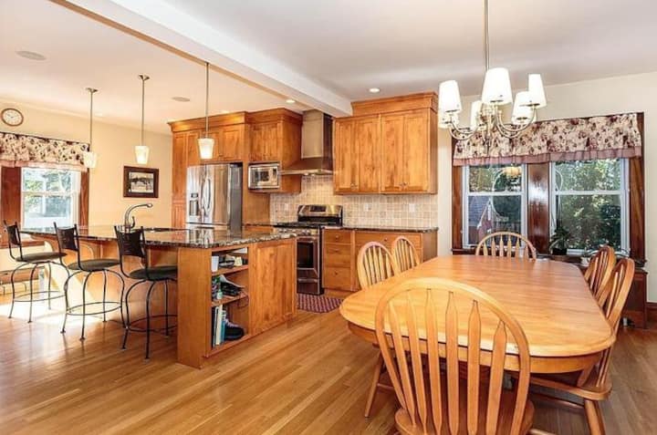 Private Room/central Ac/queen Bed/close Tot Newton - Newton, MA