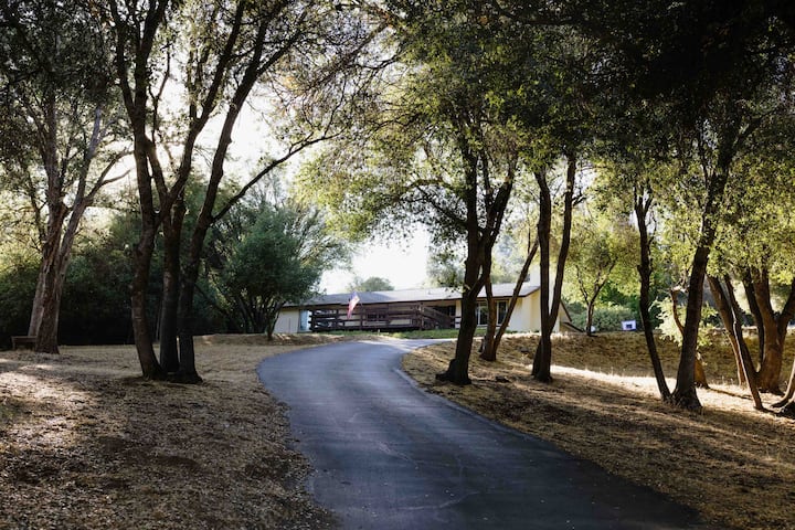 Cozy Family Home, Near Yosemite! - Oakhurst