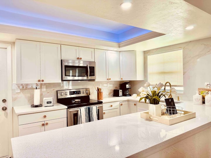 Modern Boho 2bed/2bath Home Close To Downtown. - Sanibel Island