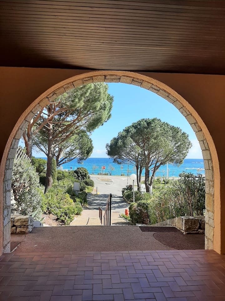 Super Appartement Entièrement Rénové Aux Issambres - Fréjus