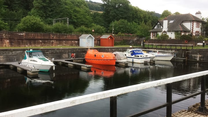 12 Best Houseboat Rentals In Scotland, UK - Updated 2024 | Trip101