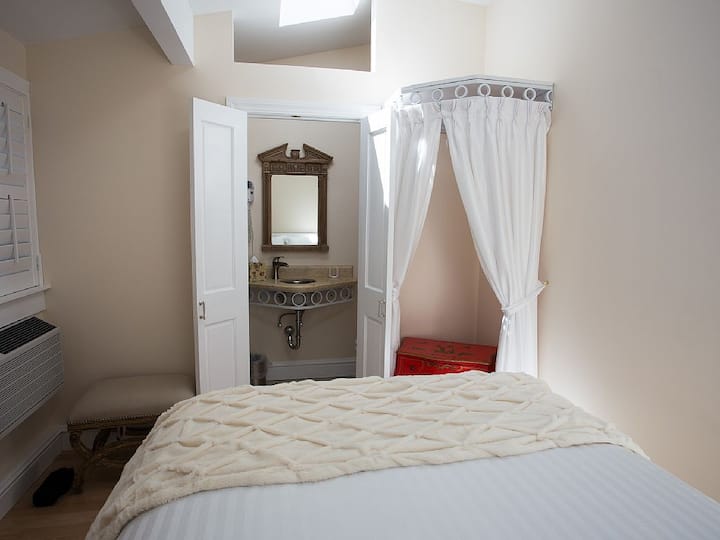 Completely Private Separate Entry & Bath - Calistoga, CA