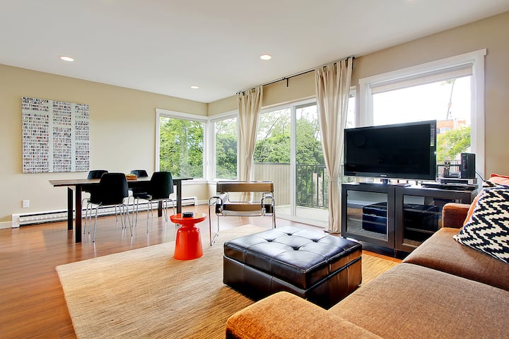 Spacious & Mod On Capitol Hill - November Sale - Seattle, WA