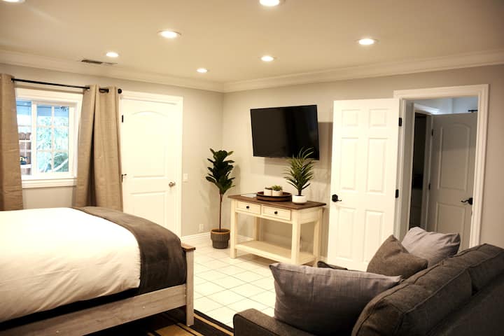 Hidden Gem Cottage Near Disneyland And Beaches - Huntington Beach, CA