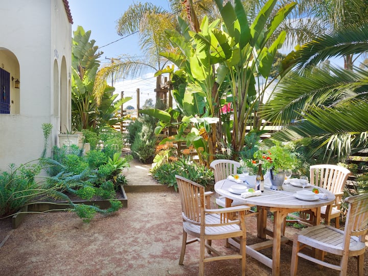 Spring Sale!  Garden Oasis At Casa De Las Palmas - Oakland, CA