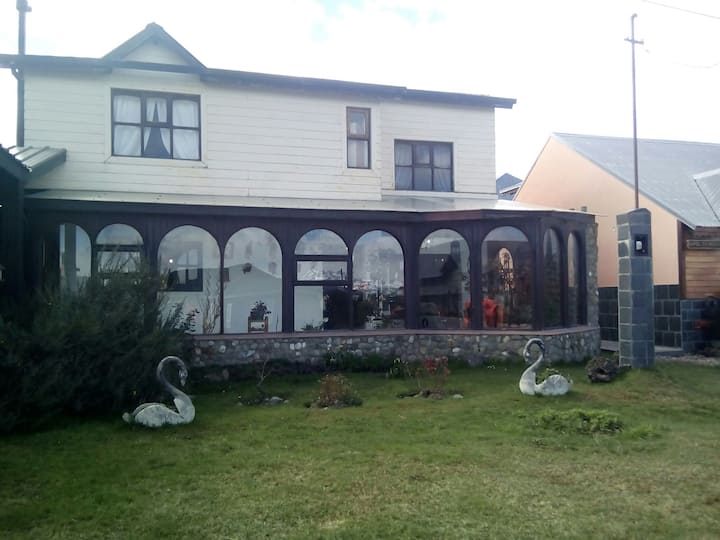 La Casa Del Jardín De Invierno Y Los Cisnes - Ushuaia