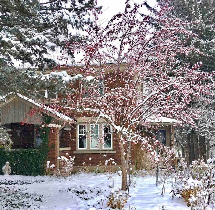 2nd Floor, 1-3 Bedrooms+ Bathroom For Large Groups - Fergus