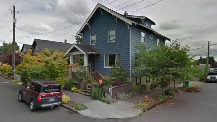 Apartment In 1911 Craftsman Home - Portland, OR