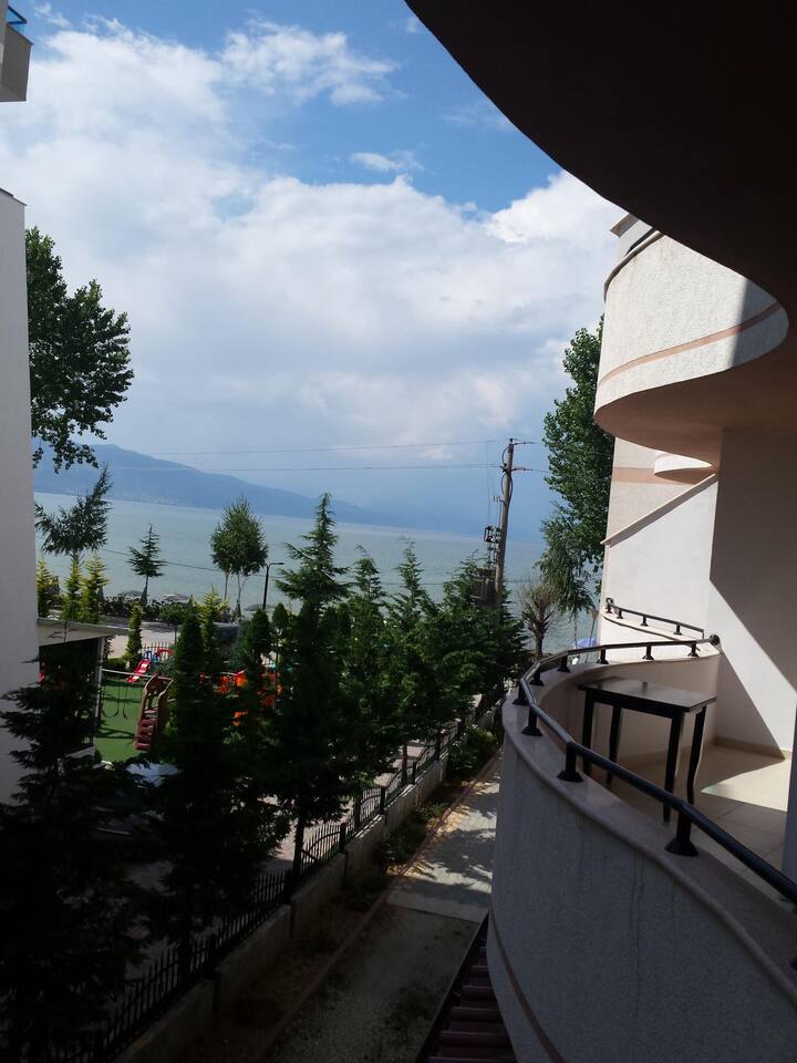Pogradec Holiday Apartment - Lake Ohrid