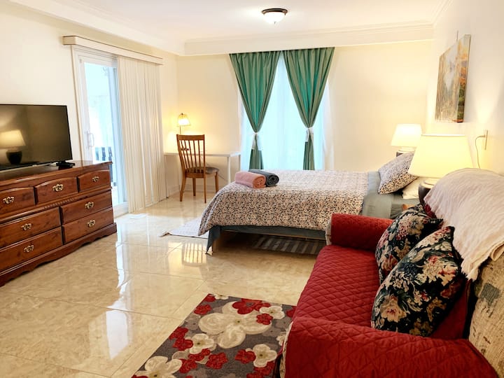 Private Spacious Ensuite Bath Downtown Mississauga - Centennial Park