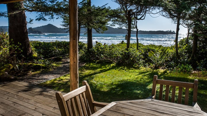 Beachfront On Chesterman Beach. - Tofino