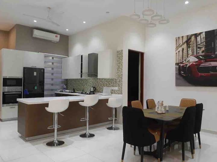 A Supercar Themed Apartment Located In Colombo - Colombo