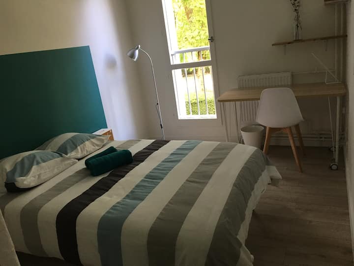 Jolie Chambre Dans Grand Appartement Bien éQuipé - Cergy