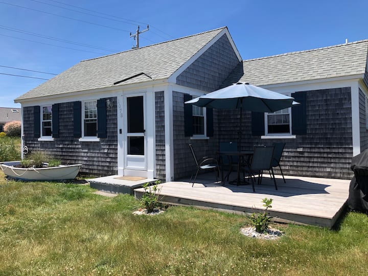 Charming Cape Cod Cottage - Barnstable, MA