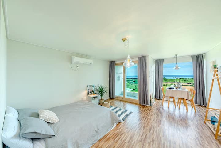 피노앤키오, 통유리창 오션뷰 - Jeju-si