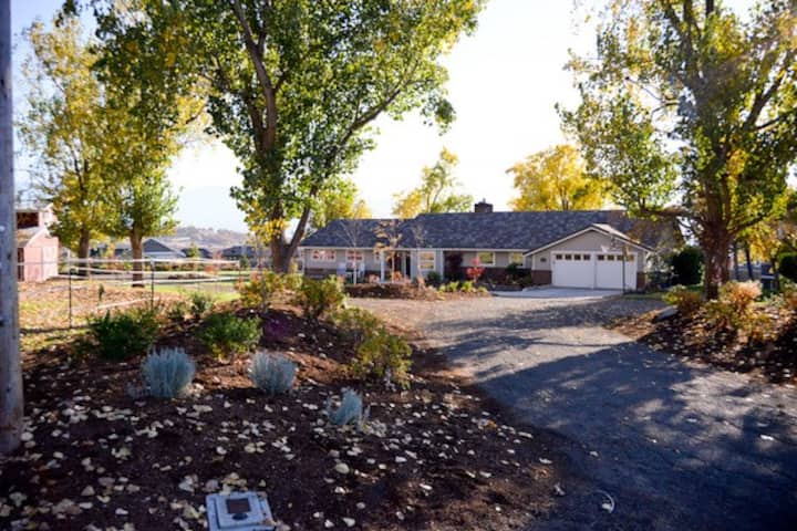 A Little Country In The City - Medford, OR