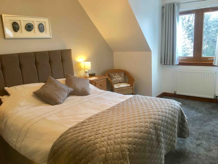 Burntree House  Spacious King Room - Fort William