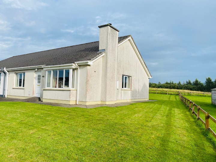Spacious 3 Bedroom Bungalow With Large Gardens. - Bundoran