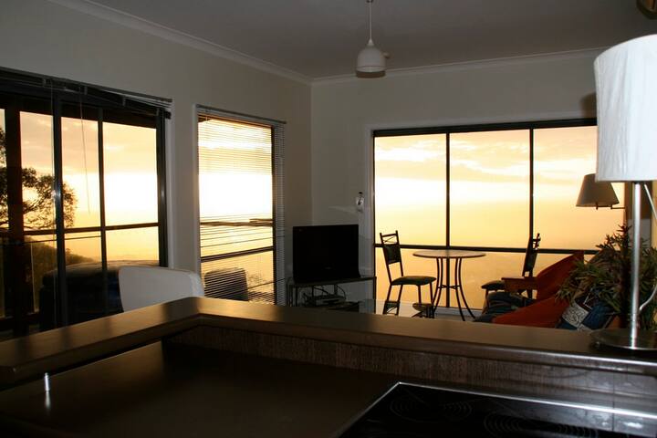 Magnificent 180 Degree View Hot Tub - Dandenong Ranges