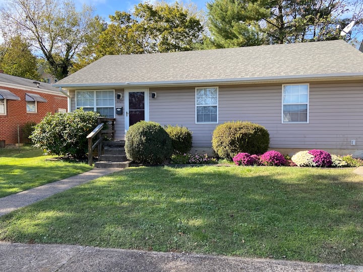 Locust Grove Retreat- 3 Bed, 1 Bath, Full Kitchen - Charlottesville, VA
