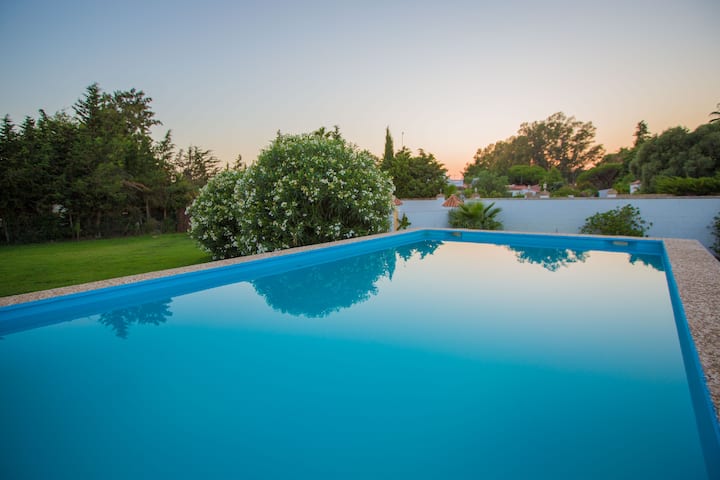 Villa 200m2 Con Piscina, A/a Y 2.500m2 Parcela - Chiclana de la Frontera