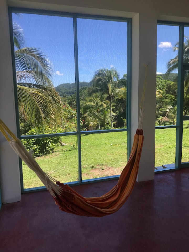 Charming Hilltop View Cottage - Negril