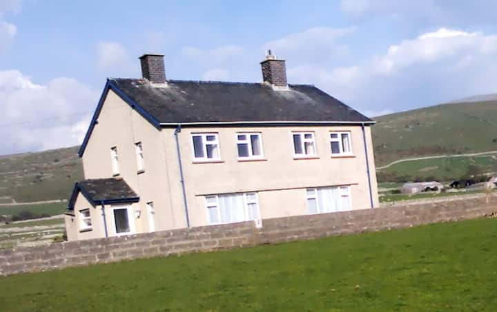 Tyddyn Mawr Farmhouse - Barmouth