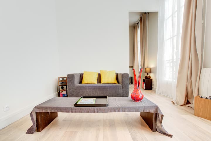 Saint Germain Des Pres Odeon Sorbonne Notre Dame - Paris